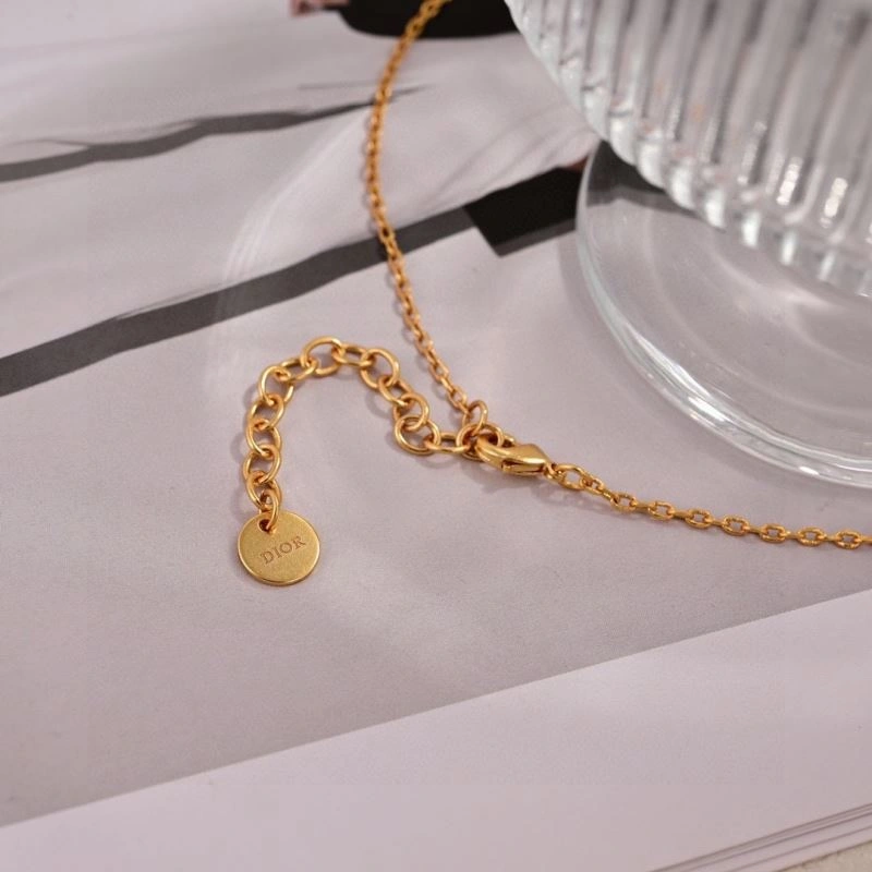 Accurate model Christian Dior Necklaces