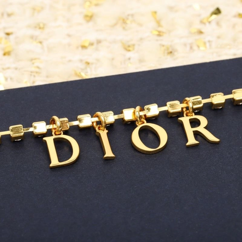Low-cost Christian Dior Necklaces