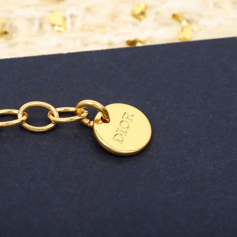 Low-cost Christian Dior Necklaces