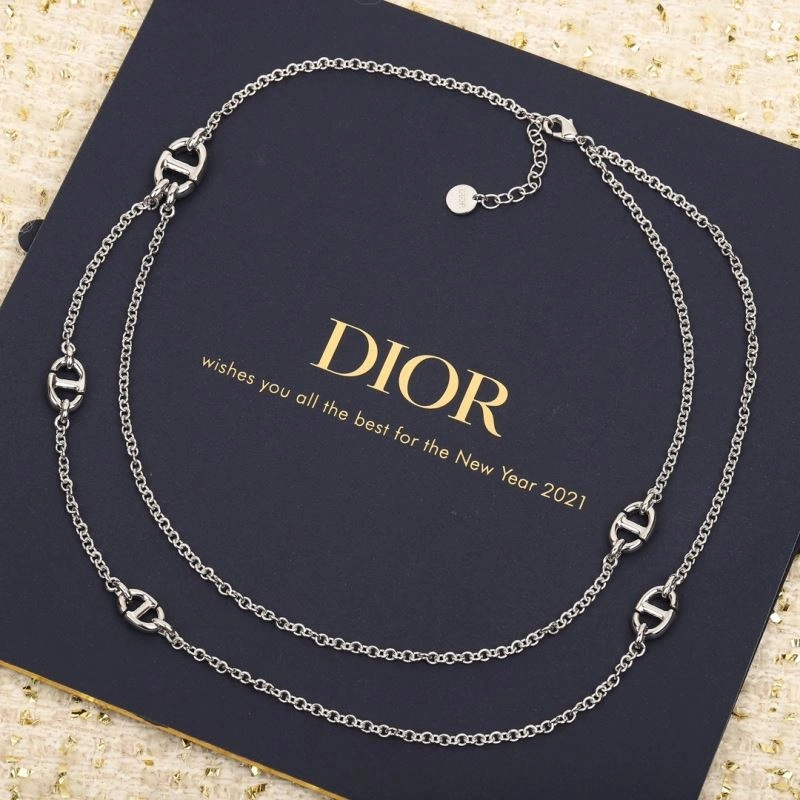 Low-cost Christian Dior Necklaces