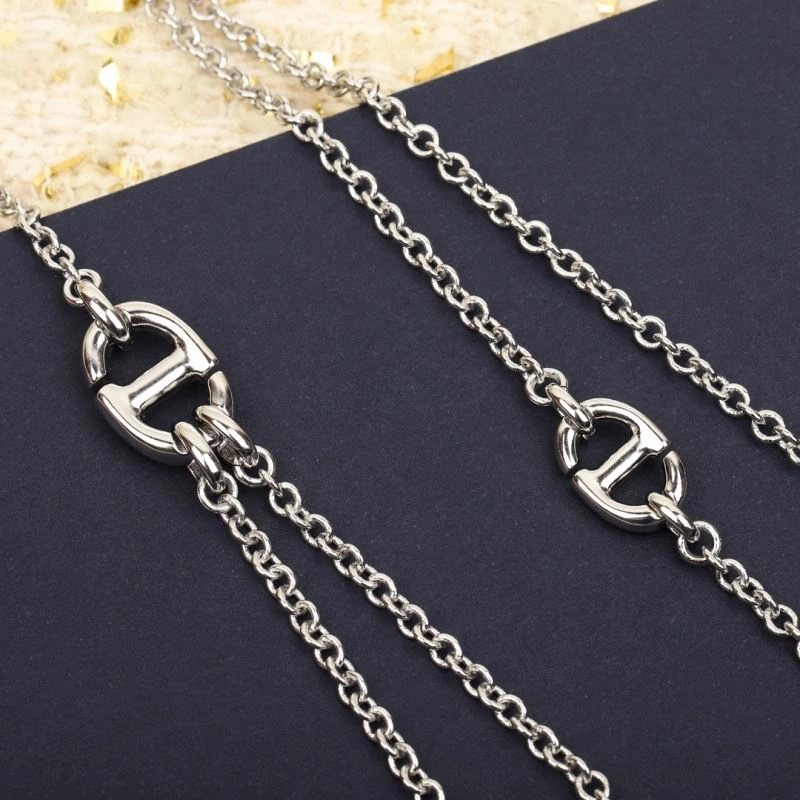 Low-cost Christian Dior Necklaces