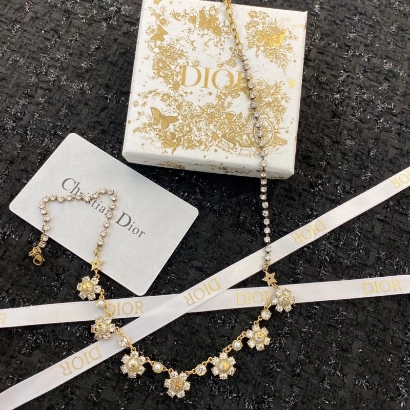 Accurate model Christian Dior Necklaces