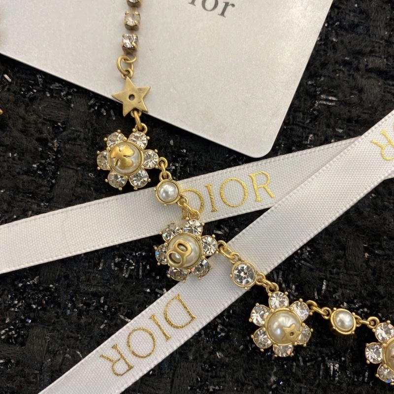 Accurate model Christian Dior Necklaces