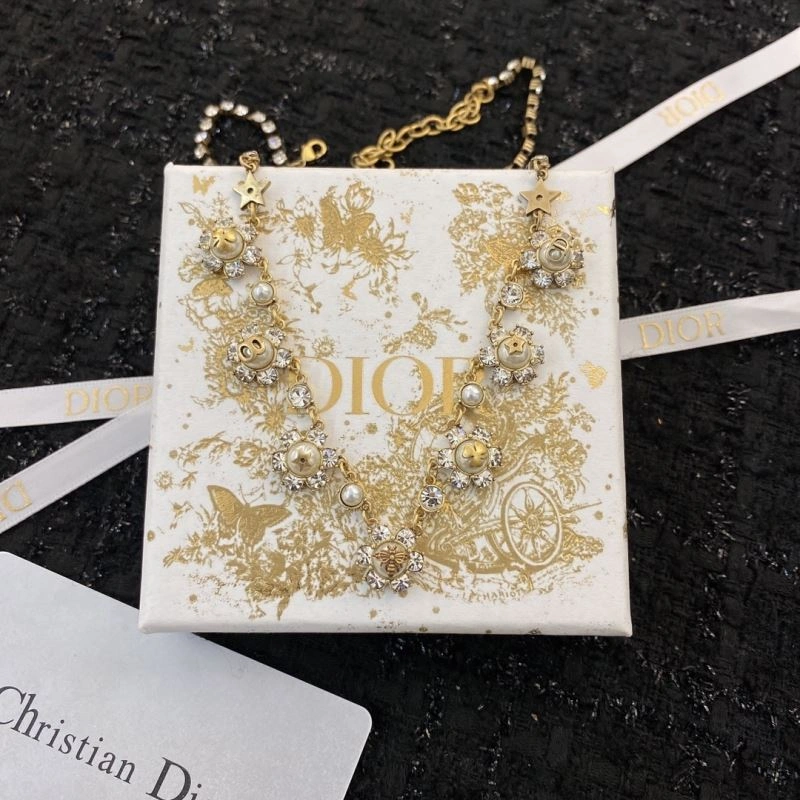 Accurate model Christian Dior Necklaces