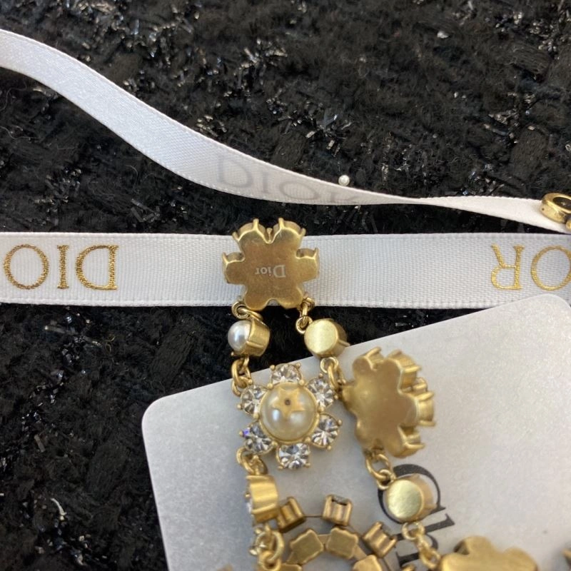 Accurate model Christian Dior Necklaces