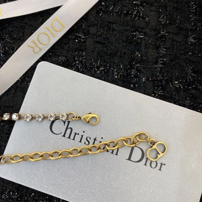 Accurate model Christian Dior Necklaces