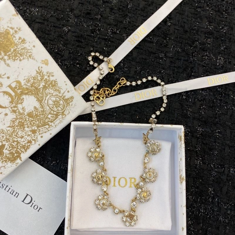 Accurate model Christian Dior Necklaces