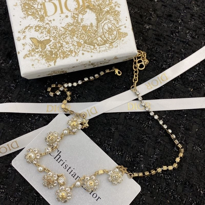 Accurate model Christian Dior Necklaces