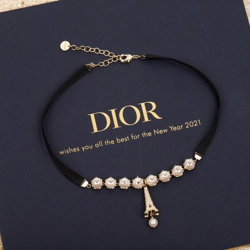 Low-cost Christian Dior Necklaces