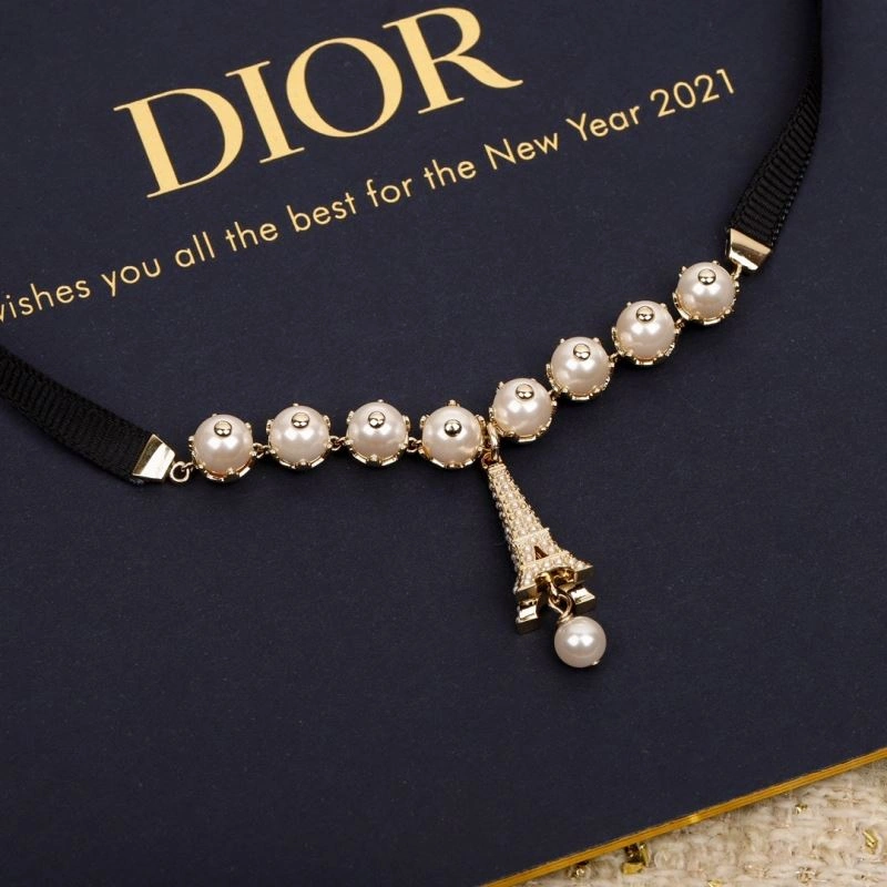 Low-cost Christian Dior Necklaces