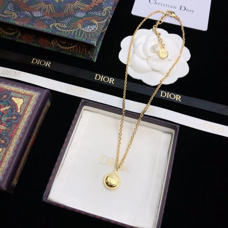 Accurate model Christian Dior Necklaces