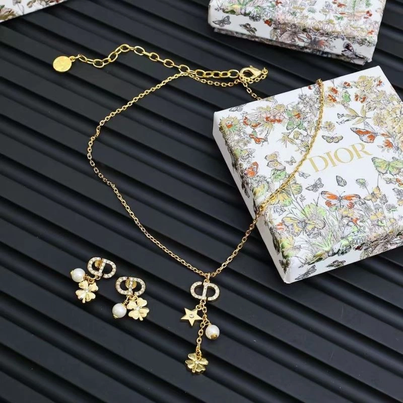 Top mirror Christian Dior Necklaces