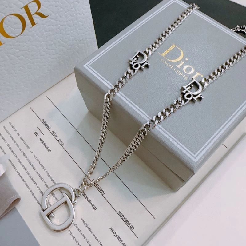 Bargain Christian Dior Necklaces