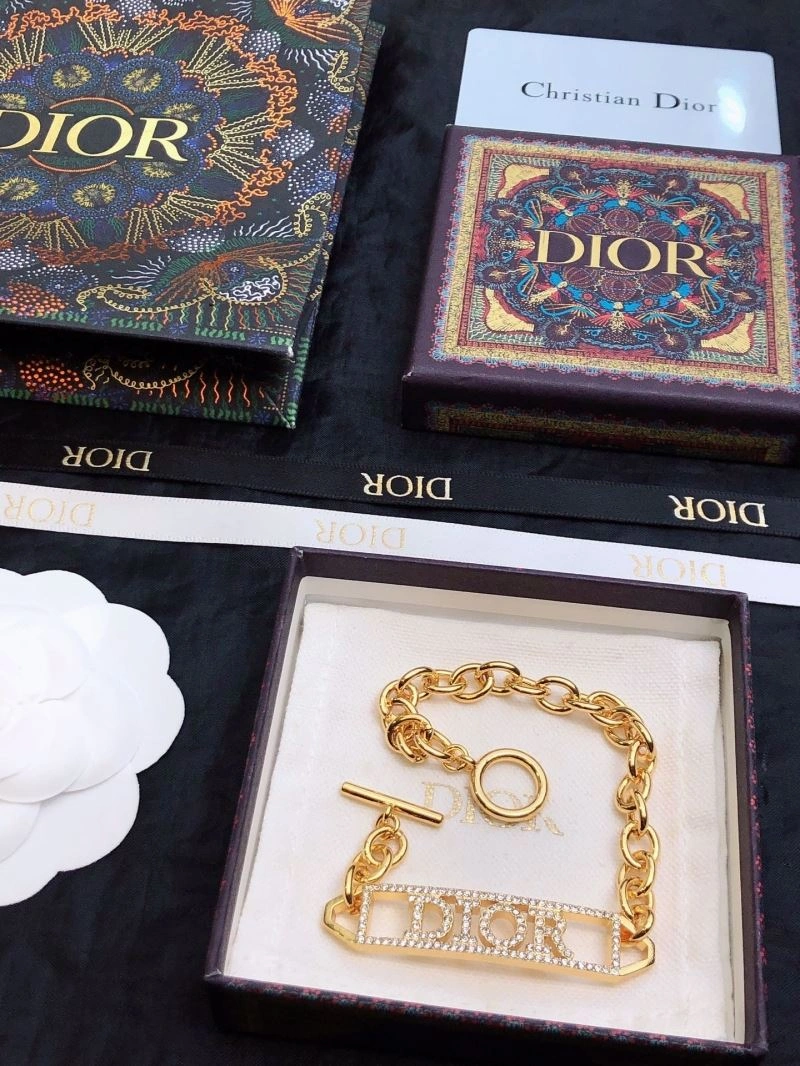 Top match Christian Dior Necklaces