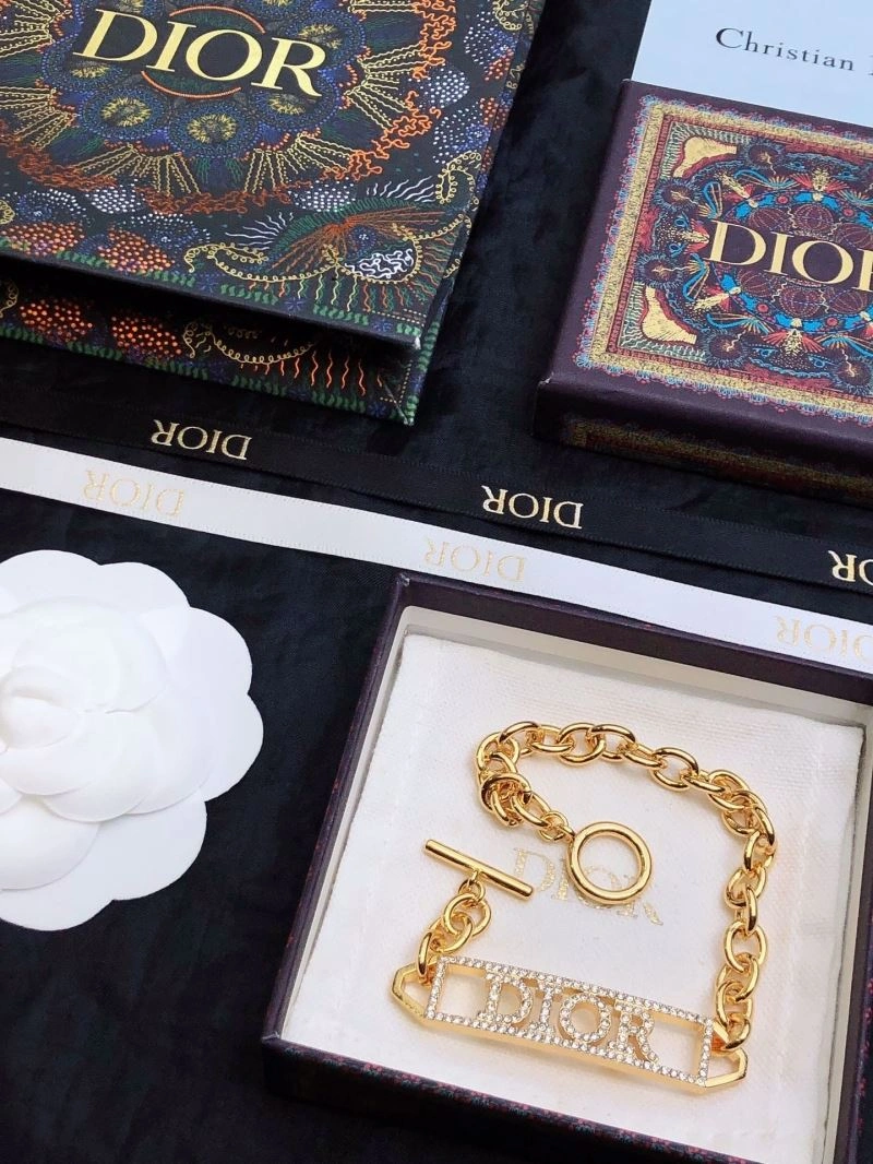 Top match Christian Dior Necklaces