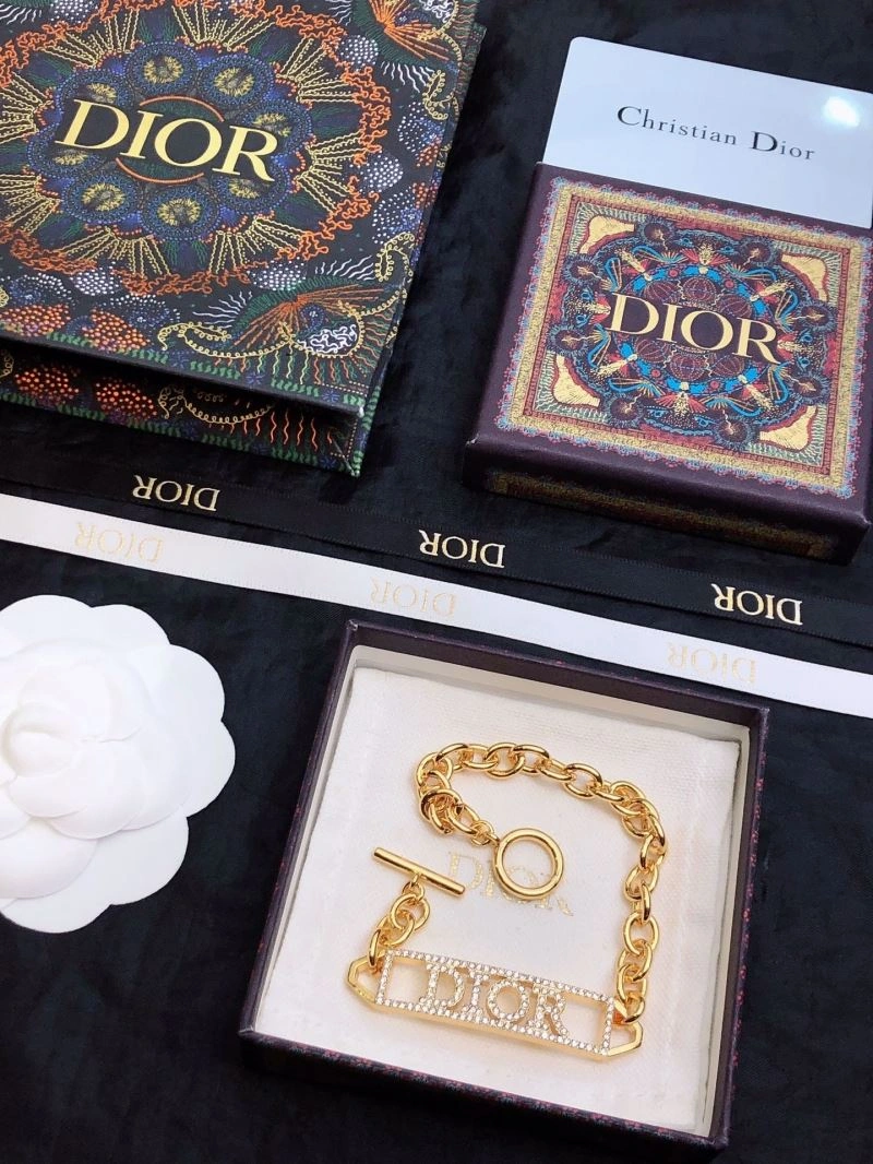 Top match Christian Dior Necklaces