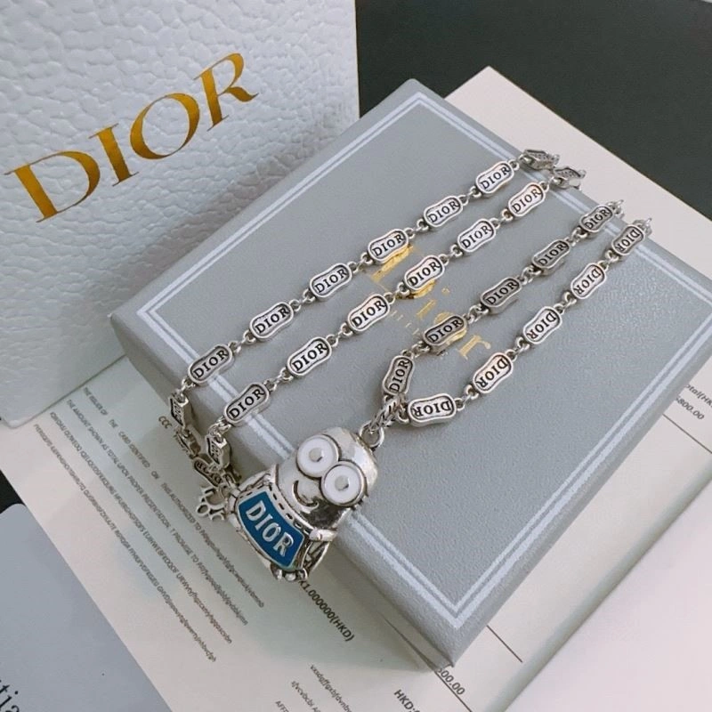 Low-cost Christian Dior Necklaces