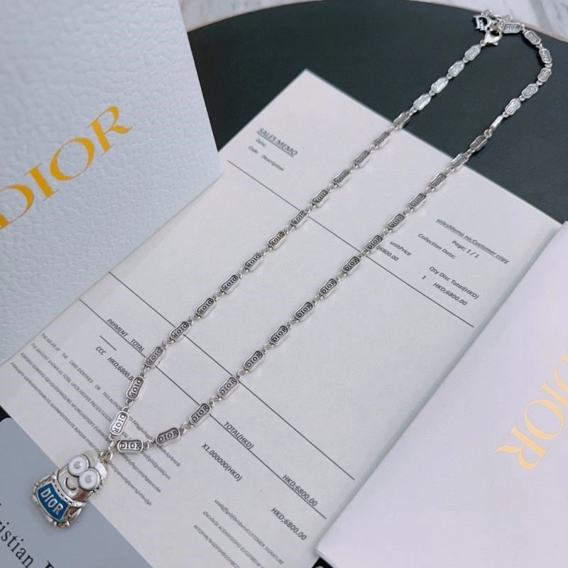 Low-cost Christian Dior Necklaces