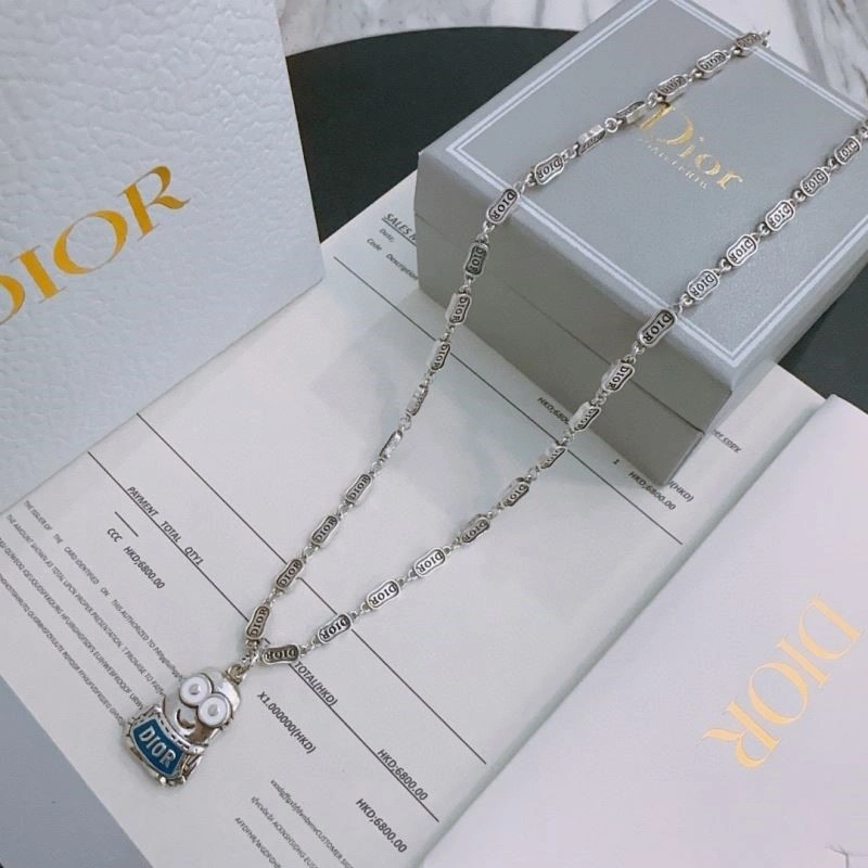 Low-cost Christian Dior Necklaces
