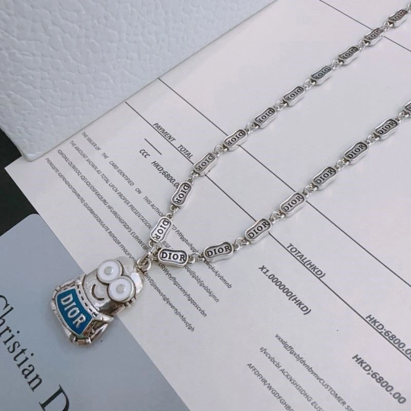 Low-cost Christian Dior Necklaces