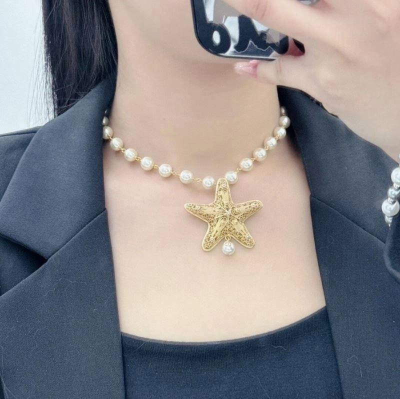 Low-cost Christian Dior Necklaces