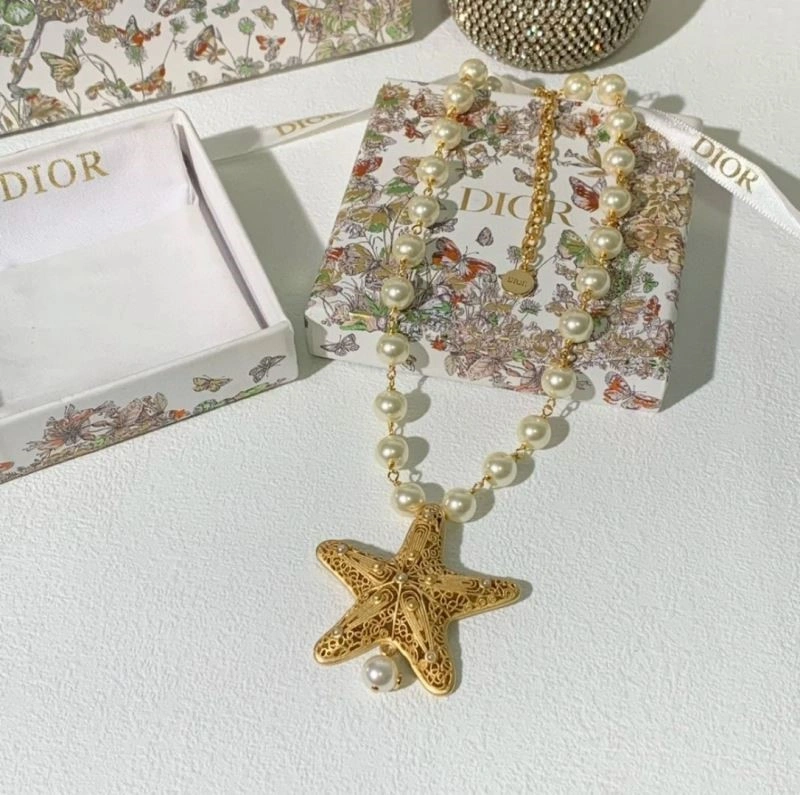 Low-cost Christian Dior Necklaces