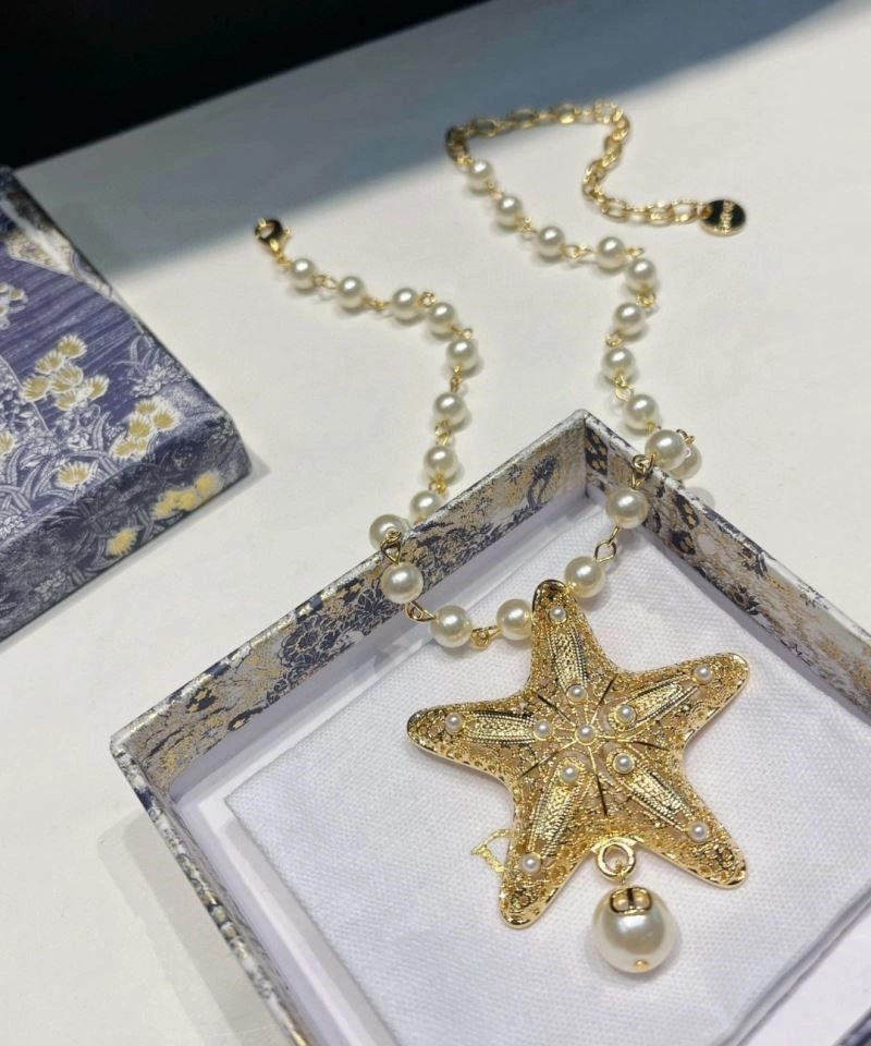 Low-cost Christian Dior Necklaces