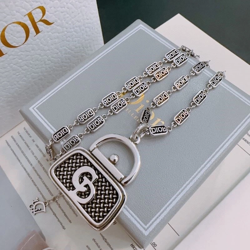 High fidelity Christian Dior Necklaces