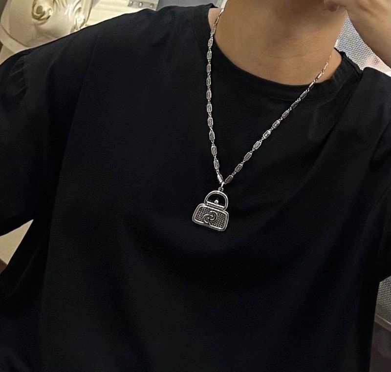 High fidelity Christian Dior Necklaces