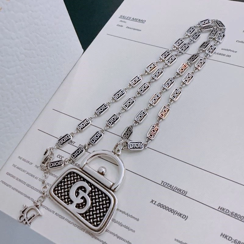 High fidelity Christian Dior Necklaces
