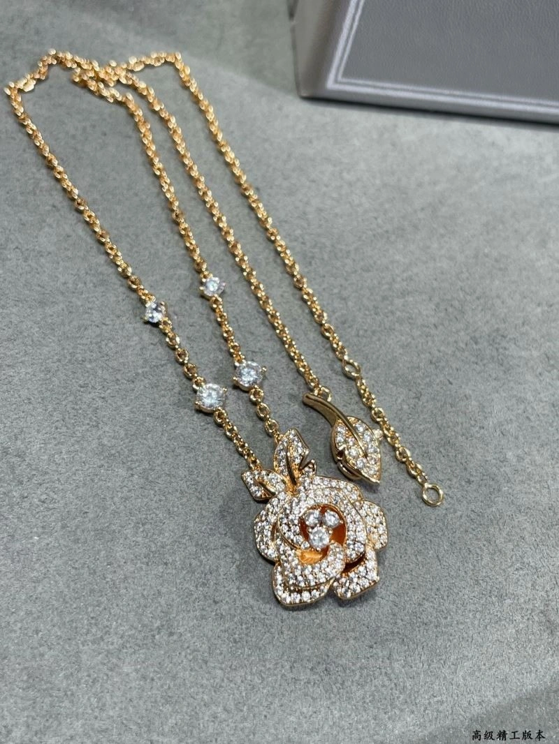 Inexpensive Christian Dior Necklaces