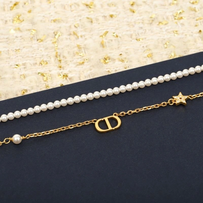 Accurate model Christian Dior Necklaces