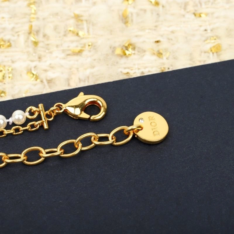 Accurate model Christian Dior Necklaces