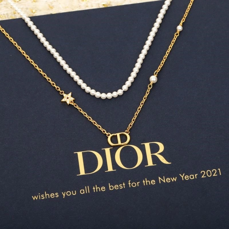 Accurate model Christian Dior Necklaces