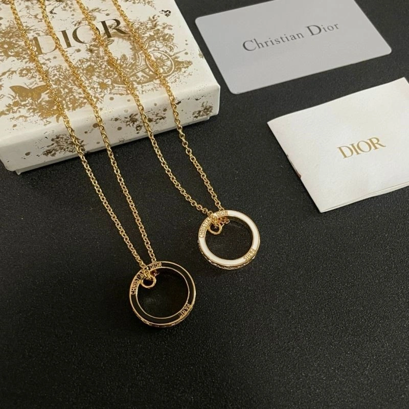 Accurate model Christian Dior Necklaces