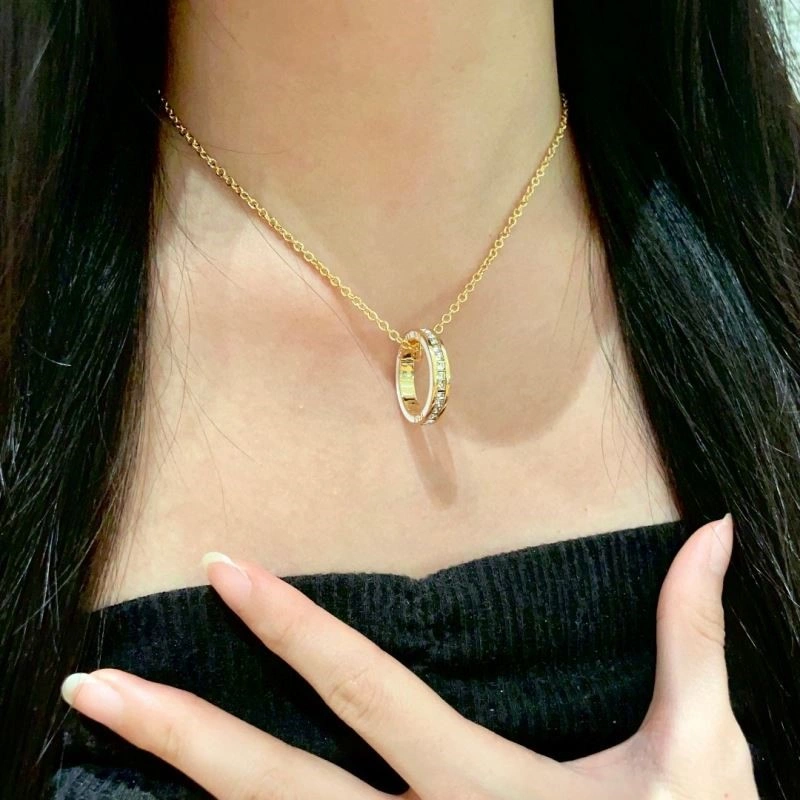 Accurate model Christian Dior Necklaces