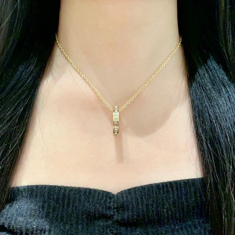 Accurate model Christian Dior Necklaces