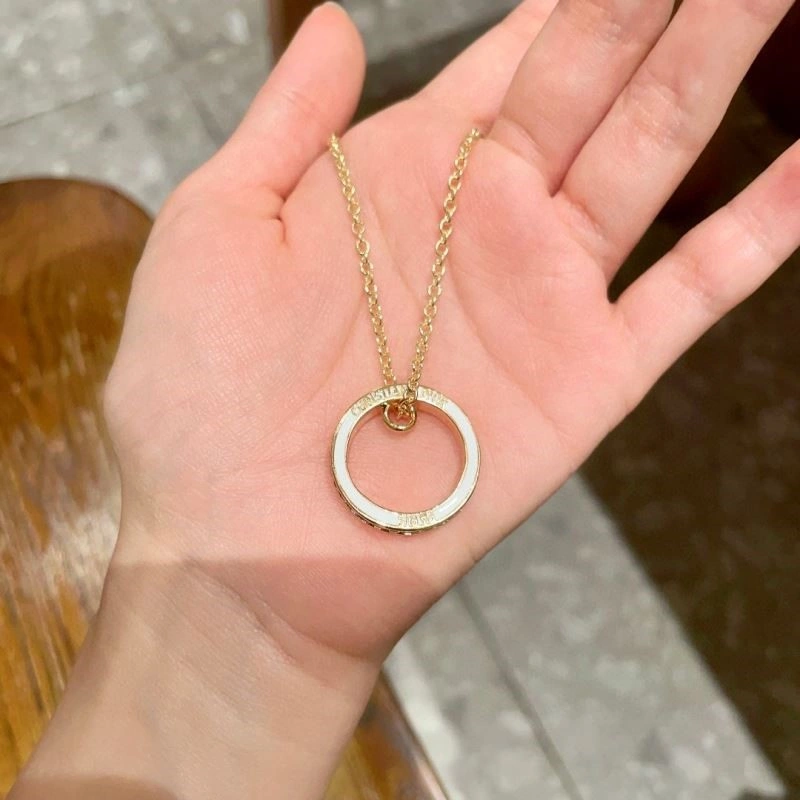 Accurate model Christian Dior Necklaces