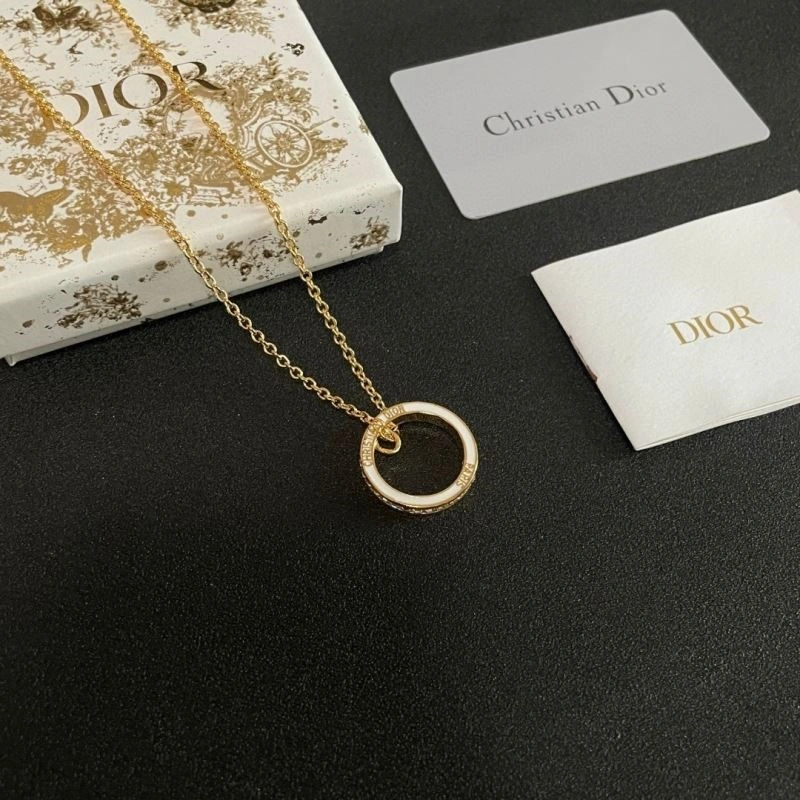 Accurate model Christian Dior Necklaces