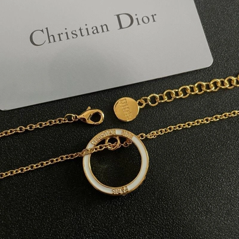 Accurate model Christian Dior Necklaces