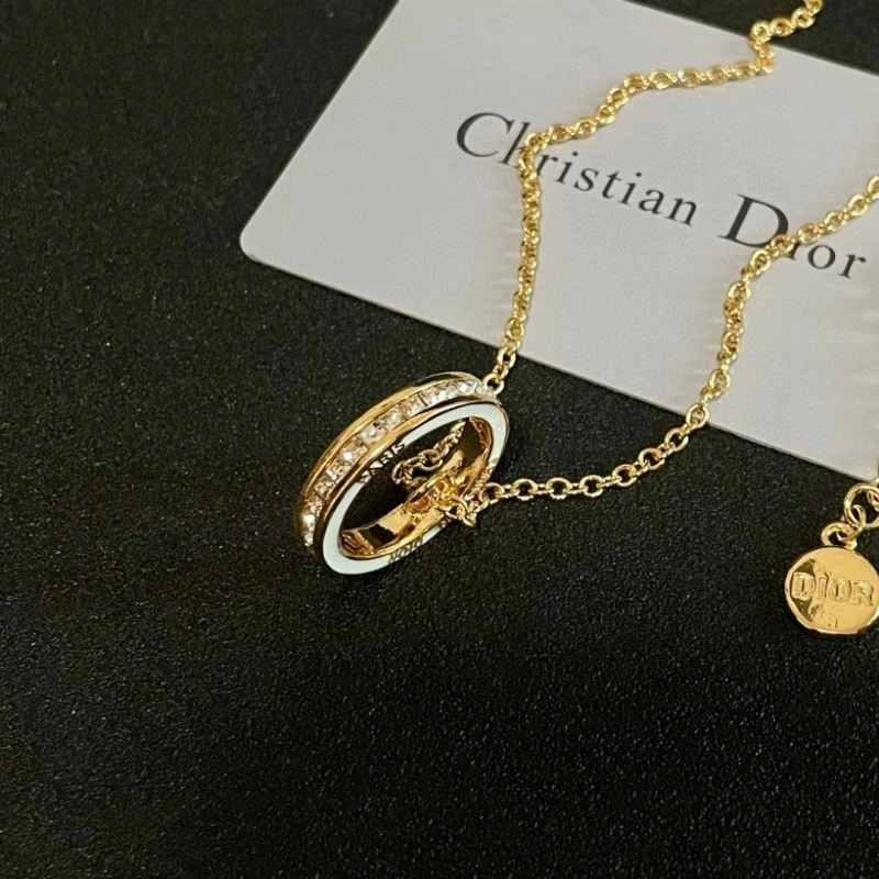 Accurate model Christian Dior Necklaces