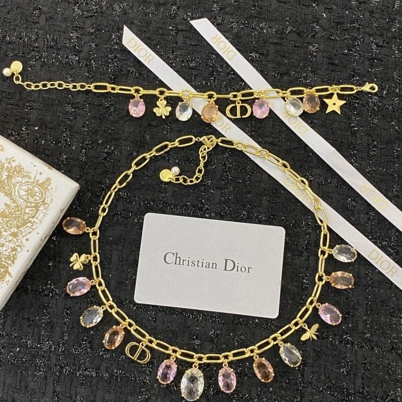 Low-cost Christian Dior Necklaces