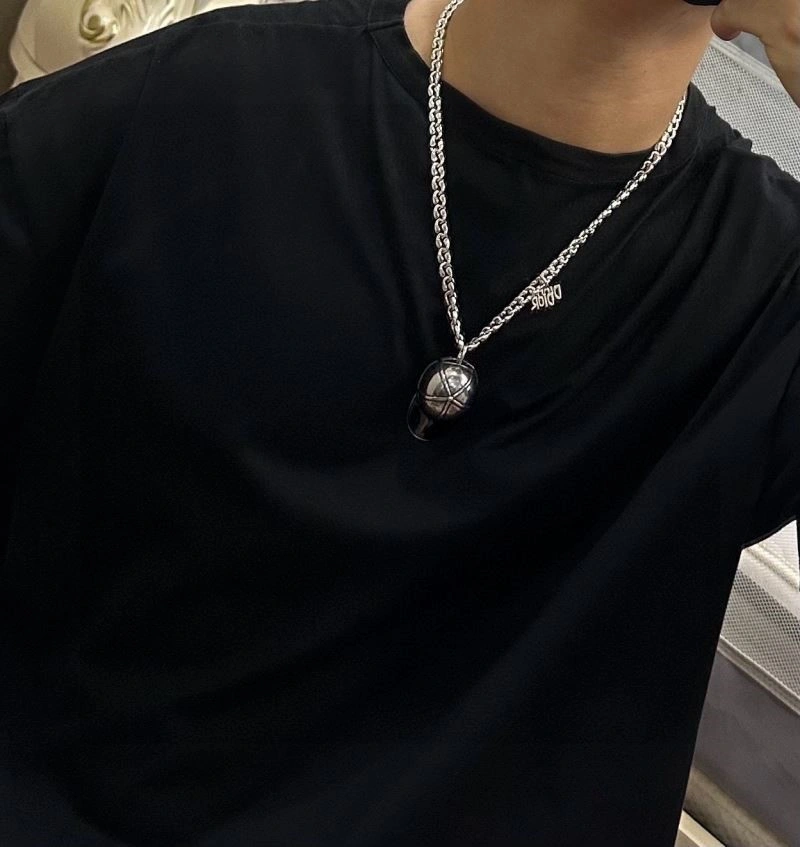 Cut-rate Christian Dior Necklaces