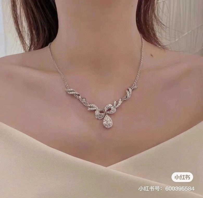 High fidelity Christian Dior Necklaces