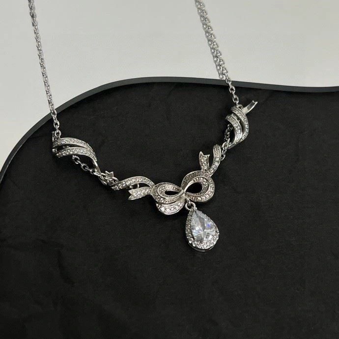 High fidelity Christian Dior Necklaces