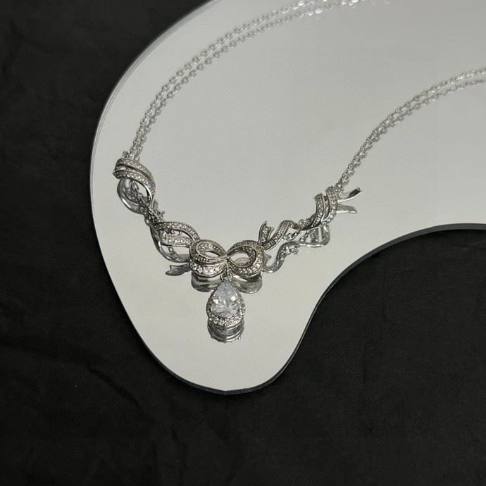 High fidelity Christian Dior Necklaces