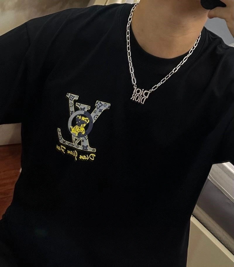 Indistinguishable Christian Dior Necklaces