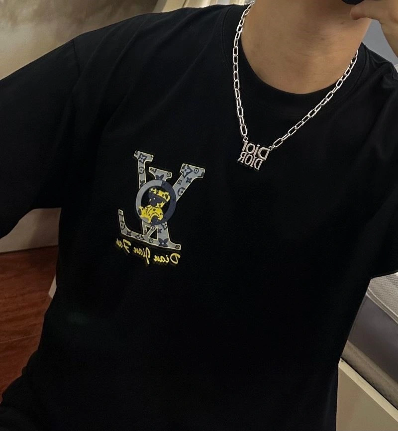 Indistinguishable Christian Dior Necklaces