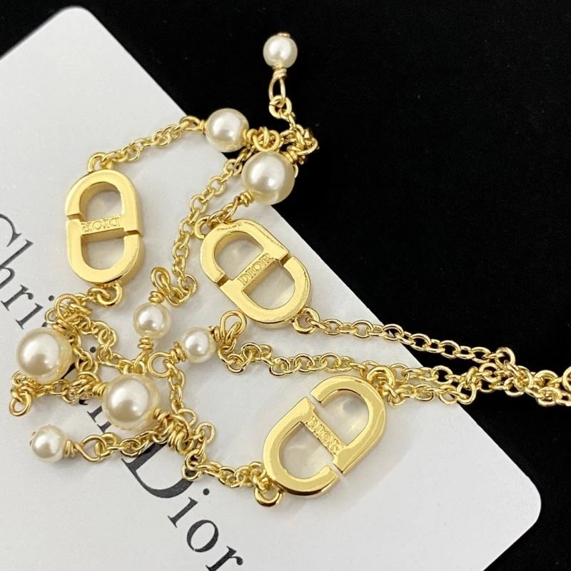 Low-cost Christian Dior Necklaces