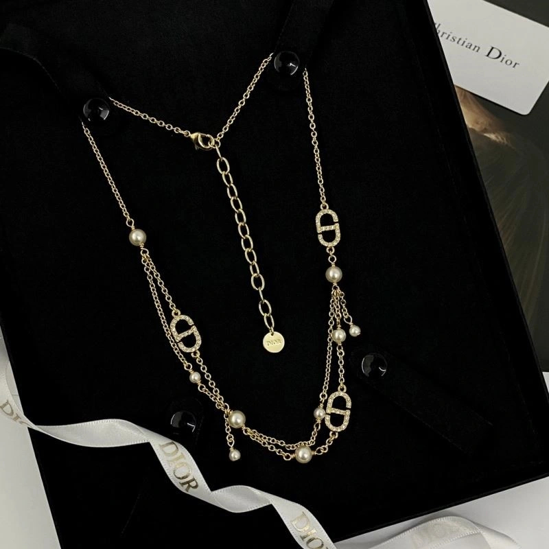 Low-cost Christian Dior Necklaces